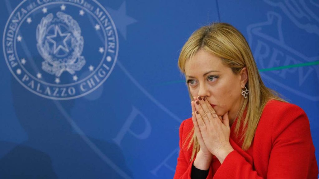 Giorgia Meloni, spunta il murales a Roma: l'ultima provocazione di TvBoy